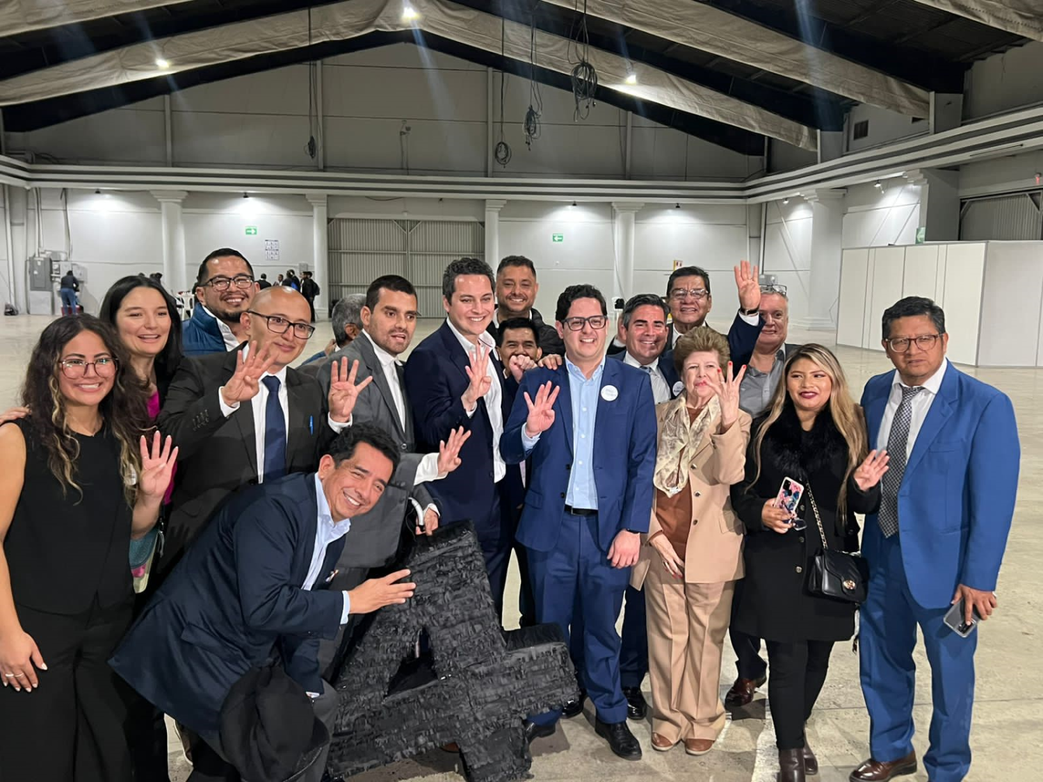 ¿Victoria pírrica? El oficialismo festeja a sus dos nominados para ...